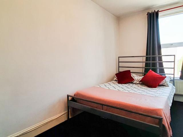 Lavender Hill, London SW11, 1 bed flat to rent, £1,300 pcm | PrimeLocation