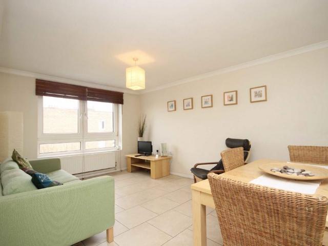 Lavender Hill, London SW11 1 bed flat to rent £2,100 pcm £485 pw
