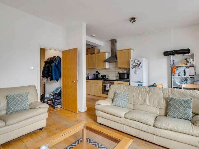 Lavender Hill, The Shaftesbury Estate SW11, 2 bed flat to rent, £2,550 pcm | PrimeLocation
