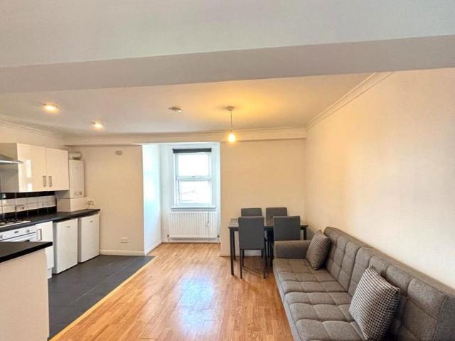 Lavender Hill 1 bed flat to rent £1,700 pcm £392 pw