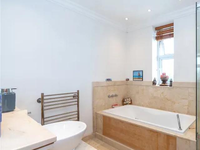 Lavender House, Melliss Avenue, London, TW9 4AB, United Kingdom | 3 bed apartment for rent #154588215 | Rentberry