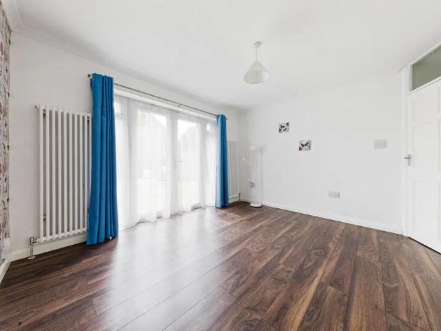 Lavender Road, Croydon CR0, 2 bed bungalow to rent, £2,050 pcm | PrimeLocation
