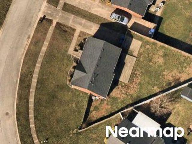 Lavenia Ln