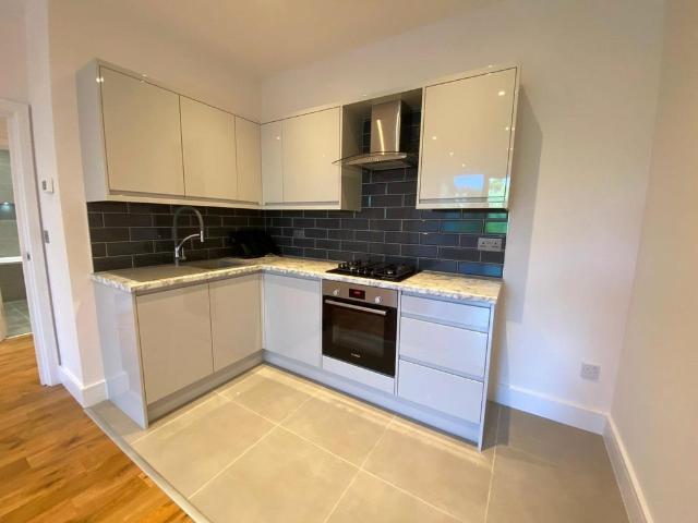 Lavenir, Opladen Way, Bracknell. 2 bed flat to rent £1,450 pcm £335 pw