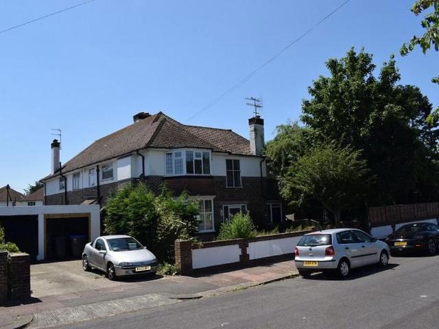 Lavington Road, Worthing, BN14 7SH. 3 bed flat to rent £1,750 pcm £404 pw
