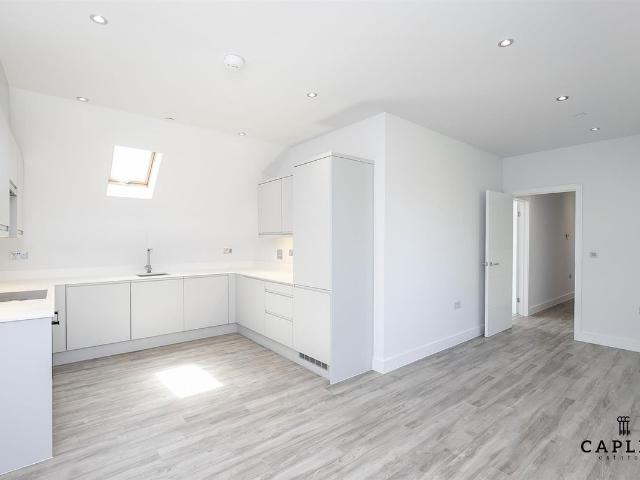 Lawton Green, Loughton IG10, 2 bed flat to rent, £1,950 pcm | PrimeLocation