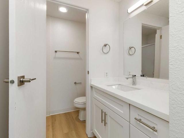 Lawton Park Villas 2 Bedroom Apartment for Rent at 2410 W Manor Pl, Seattle, WA 98199 Lawton Park