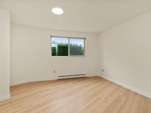 Lawton Park Villas 2 Bedroom Apartment for Rent at 2410 W Manor Pl, Seattle, WA 98199 Lawton Park