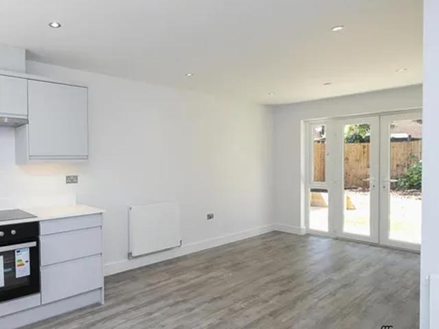 Lawton Road, Debden Green, IG10 2PH, United Kingdom | 2 bed apartment for rent #168076826 | Rentberry