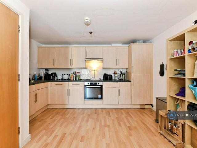 Lawford Mews, Bristol, BS2 2 bed flat to rent £1,600 pcm £369 pw