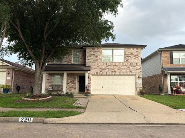 Lawn Crest Dr
