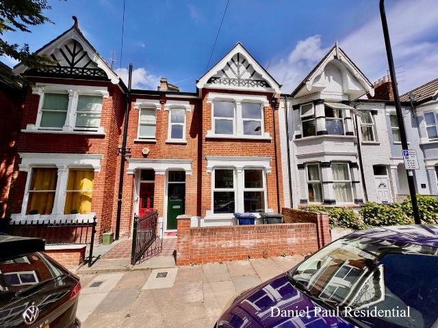Lawn Gardens, Hanwell W7, 5 bed terraced house to rent, £3,597 pcm | PrimeLocation