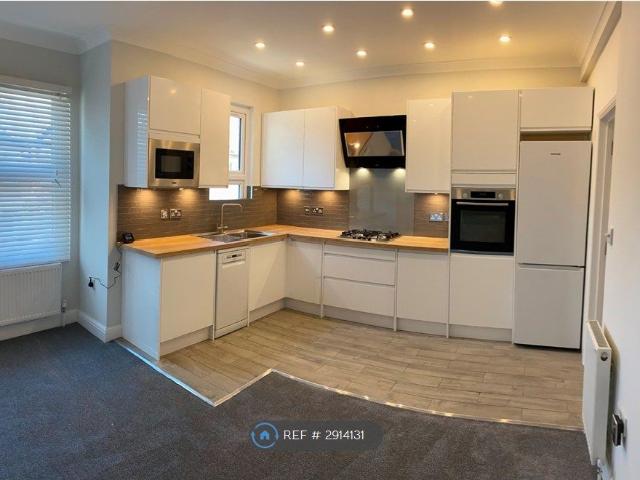 Lawn Gardens, London W7, 2 bed maisonette to rent, £1,800 pcm | PrimeLocation