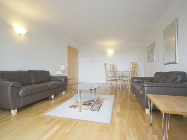 Lawn House Close, London E14 2 bed flat to rent £2,350 pcm £542 pw