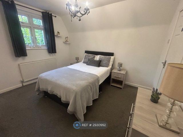 Lawn Lane, Chelmsford CM1, Room to rent, £900 pcm | PrimeLocation