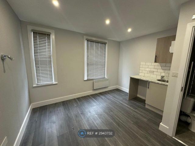 Lawn Lane, Hemel Hempstead HP3, 6 bed semi detached house to rent, £5,200 pcm | PrimeLocation