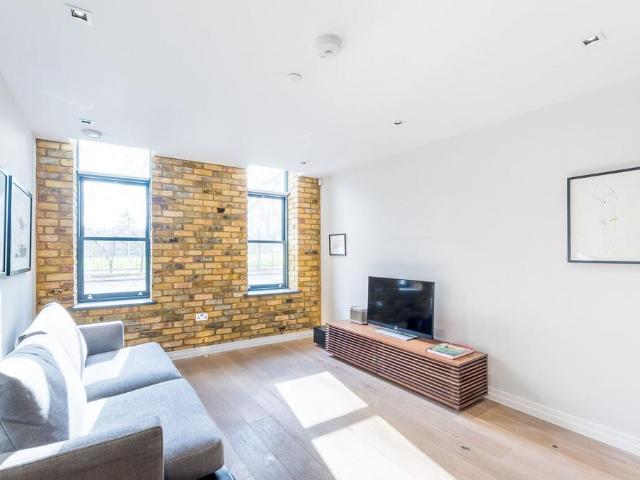 Lawn Lane, SW8, Vauxhall, London, SW8 Studio to rent £2,000 pcm £462 pw