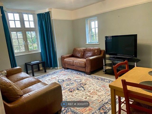 Lawn Road, Guildford GU2, 2 bed flat to rent, £2,200 pcm | PrimeLocation
