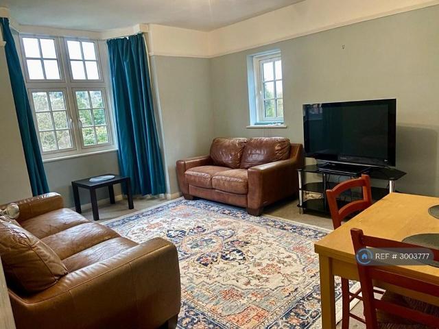 Lawn Road, Guildford, GU2 2 bed flat to rent £2,200 pcm £508 pw