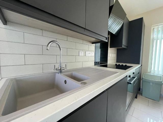 Lawn Road, Southampton 1 bed ground floor flat to rent £1,050 pcm £242 pw