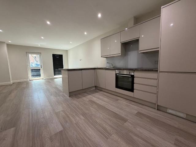 Lawn Road, Southampton SO17, 2 bed flat to rent, £1,400 pcm | PrimeLocation