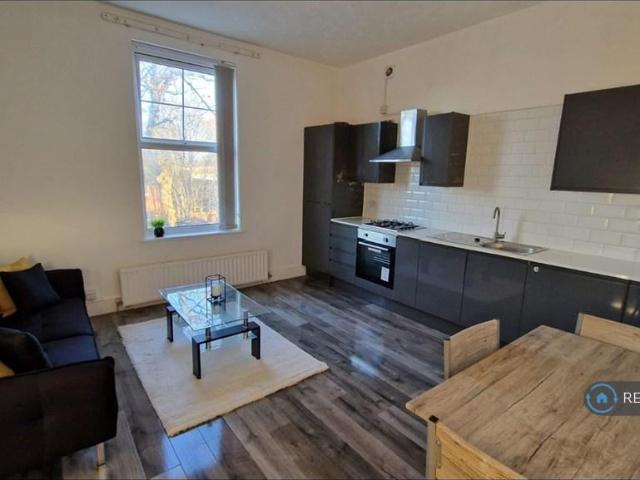 Lawn View, Manchester, M8 2 bed flat to rent £1,195 pcm £276 pw