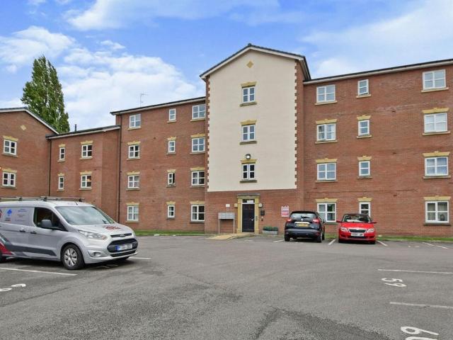Lawnhurst Avenue, Greater Manchester M23 2 bed apartment to rent £1,050 pcm £242 pw