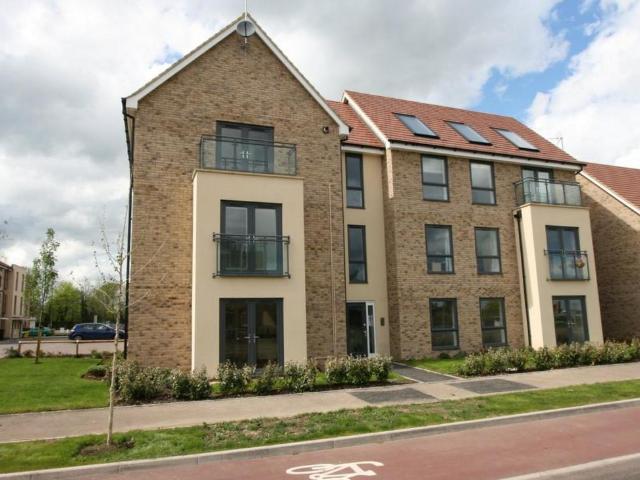 Lawrence Weaver Road, Cambridge. 2 bed apartment to rent £1,550 pcm £358 pw