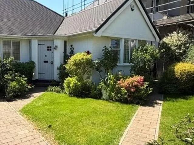 Lawrence Avenue, London, NW7 4NN, United Kingdom | 2 bed house for rent #123763823 | Rentberry