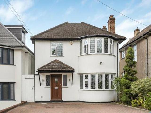 Lawrence Avenue, London, 4 Bedroom Detached