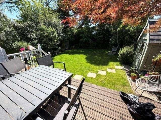 Lawrence Avenue, Mill Hill, NW7