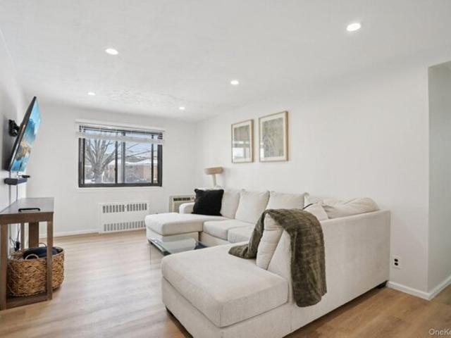 Lawrence Dr Apt A, White Plains, Property For Sale