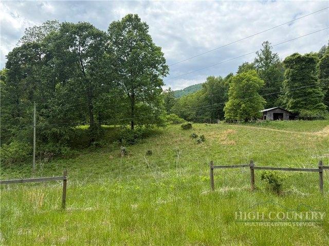 Lawrence Greene Rd, Deep Gap, NC 28618