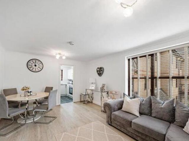 Lawrence Moorings, Sawbridgeworth, 3 Bedroom Flat