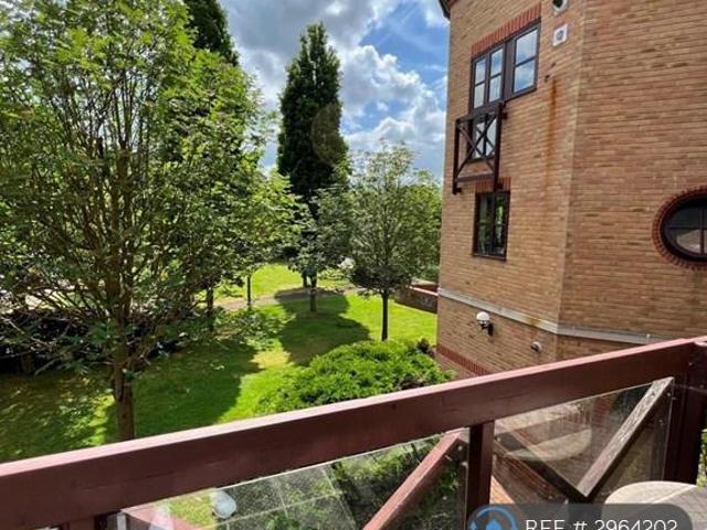 Lawrence Moorings, Sawbridgeworth, CM21 2 bed flat to rent £1,425 pcm £329 pw