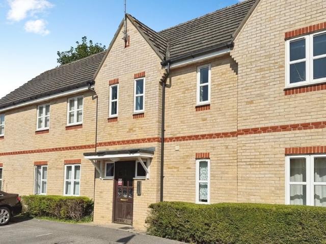 Lawrence Place, Newbury RG14, 2 bed flat to rent, £1,300 pcm | PrimeLocation