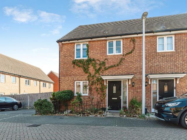 Lawrence Place, Shinfield, Reading RG2, 3 bed semi detached house to rent, £2,000 pcm | PrimeLocation