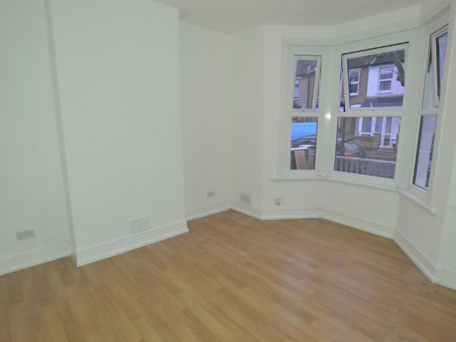 Lawrence Road, London E6, 1 bed flat to rent, £1,550 pcm | PrimeLocation