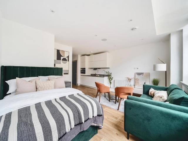 Lawrence Road, LONDON Studio to rent £1,600 pcm £369 pw