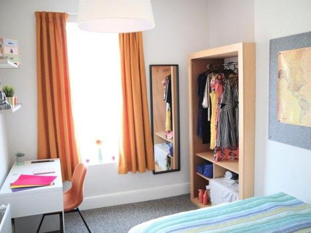 Lawrence Road 4 bed house share to rent £1,904 pcm £439 pw