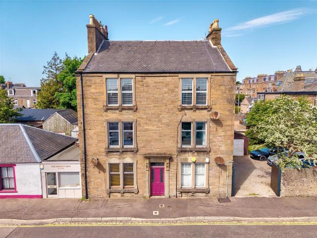 Lawrence Street, Broughty Ferry, Dundee DD5, 2 bed flat to rent, £1,200 pcm | PrimeLocation