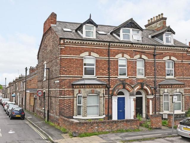 Lawrence Street, York, YO10 1 bed flat to rent £1,050 pcm £242 pw