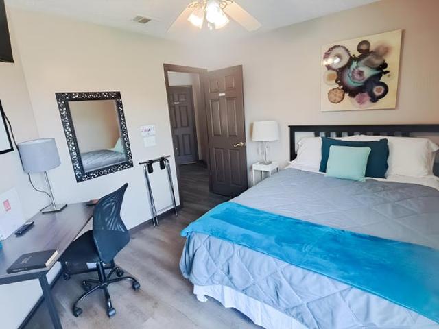 Lawrenceville Classic Bedroom #2 Queen Bed w Desk