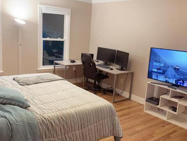 Lawrenceville House with Television. Comfortable & high quality