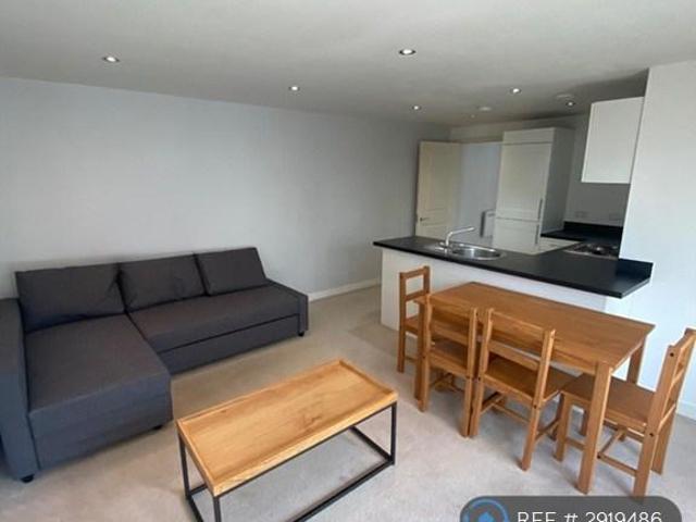 Lawrie House, London, SW19 2 bed flat £2,150 pcm £496 pw