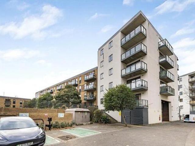 Lawrie House, London, 2 Bedroom Apartment