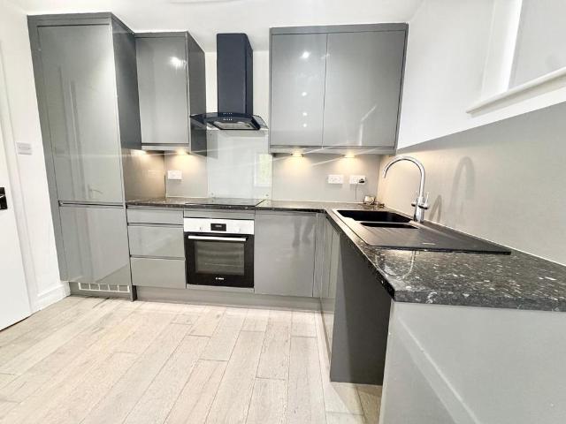 Lawrie Park, Wakefield Court, SE26 2 bed flat to rent £1,750 pcm £404 pw