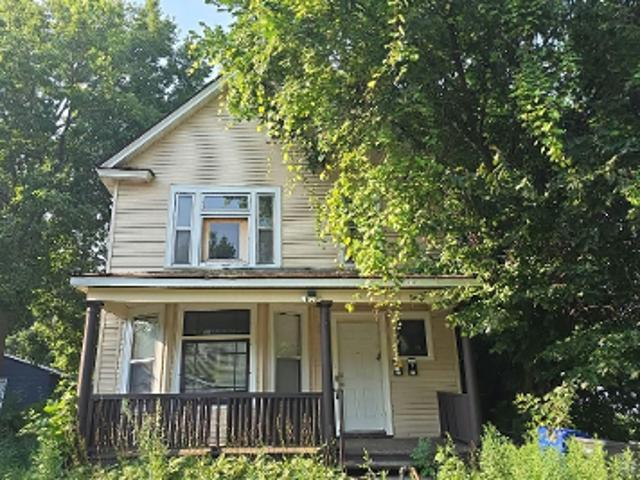 Lawson Ave E