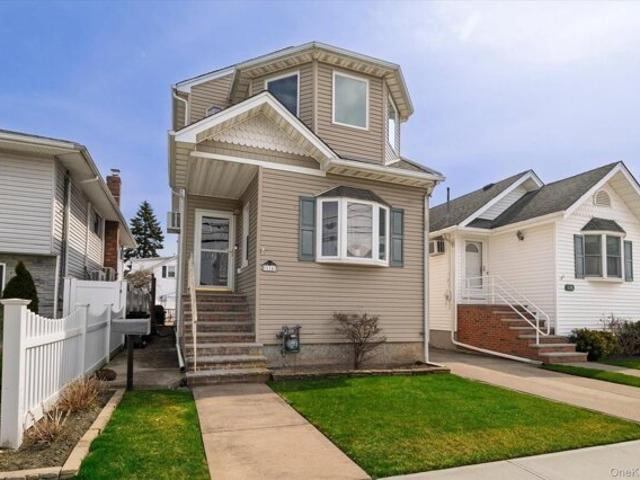 Lawson Ave, East Rockaway, Home For Sale