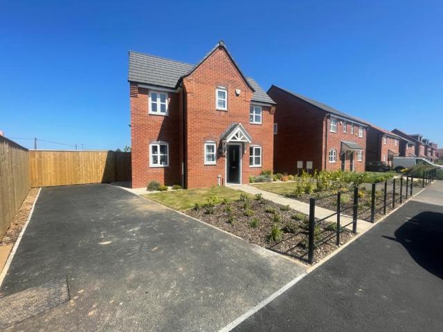 Lawson Road, Bolsover, Chesterfield. 3 bed detached house to rent £1,550 pcm £358 pw